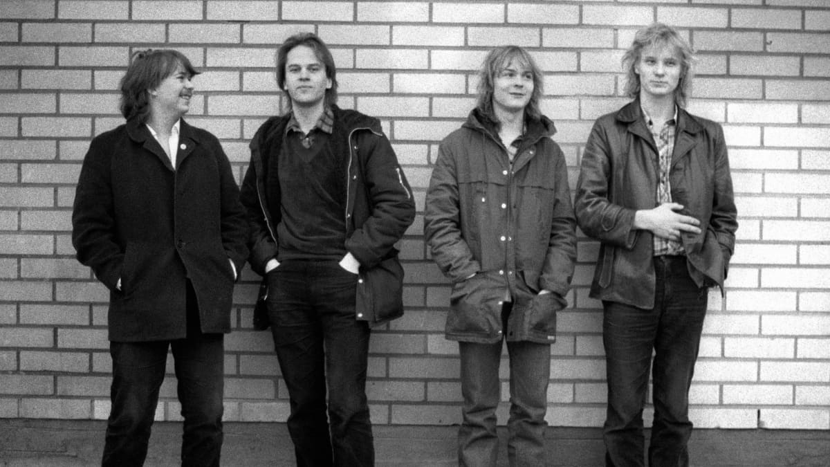 Ismo Alanko liikuttuu Hassisen koneesta tehdyssä dokumentissa ...