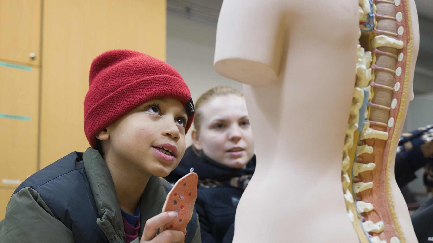 Robin Liljefors, 8, tapaa mentorinsa kerran viikossa – hän on yksi ...