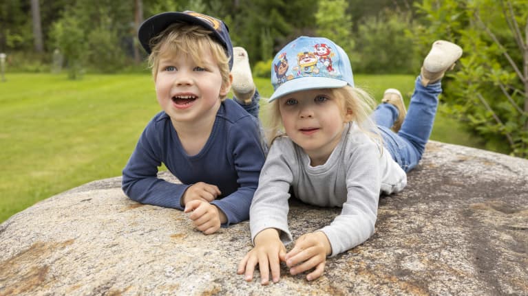 Lapsillekin ostetaan yhä useammin paljasjalkakenkiä – kaikkeen ja ...