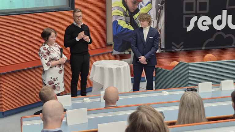 Presidenttipari pääsi Etelä-Pohjanmaalla navettaan ja meijeriin – päivä ...