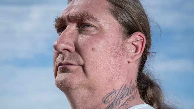 ”23 tuntia vuorokaudesta sattui sieluun” – Juha-Pekka eli 90-luvun ...