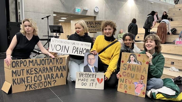 Opiskelijat valtasivat taidelukio Lumitin maanantaina | Pohjois-Savo | Yle