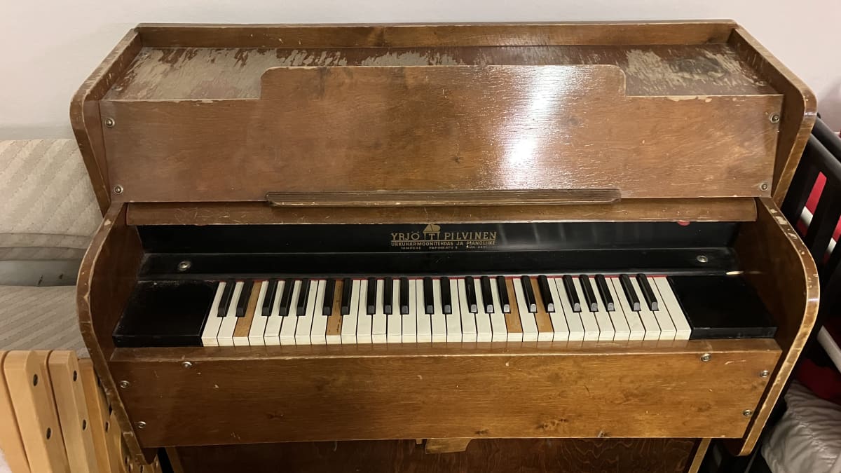 Netin kauppapaikoilla myydään satoja pianoja pilkkahintaan – ja ...