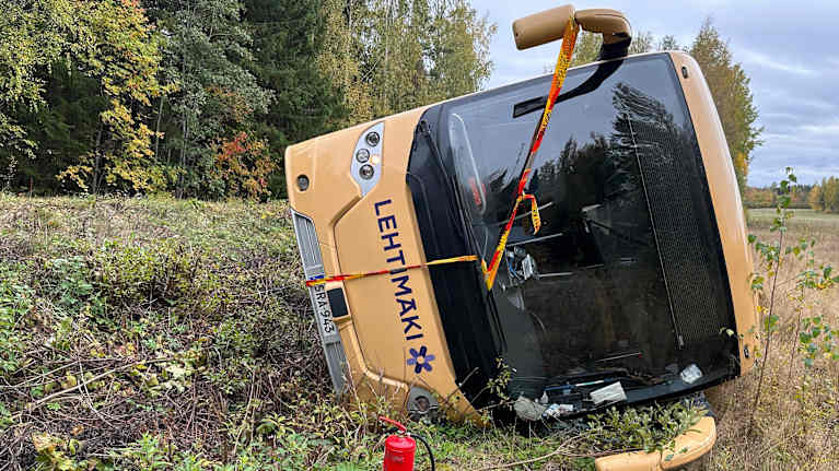 Nastolan bussionnettomuutta tutkitaan liikenneturvallisuuden ...