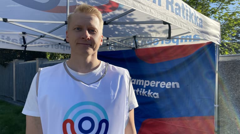 Tampereen uusi ratikkareitti kulkee koulun vierestä – nyt ratikkaneuvojat opastavat lapsia ...