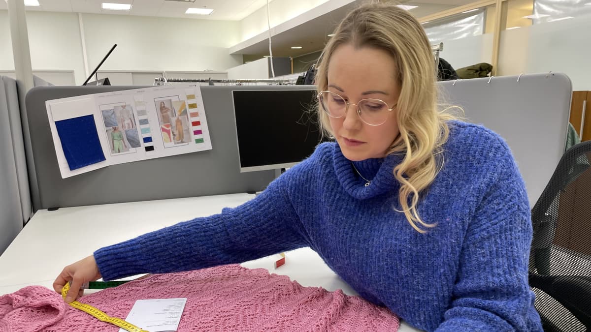 Laura Romo suunnittelee vaatteita isoille kauppaketjuille – työ on ...