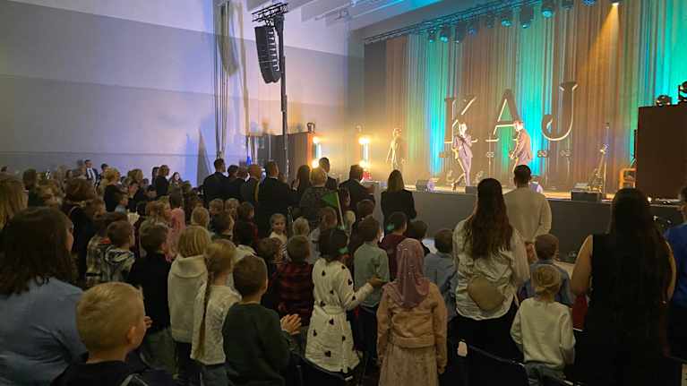 President Stubb i Österbotten – delade scenen med KAJ: ”Om de vinner blir det bastu på Gullranda ...