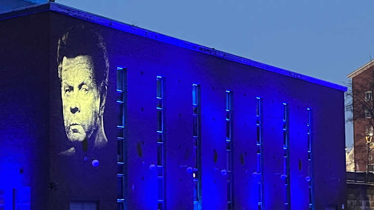 Tampere muistaa Pate Mustajärveä: Tammerkosken maisemaan heijastetaan ...