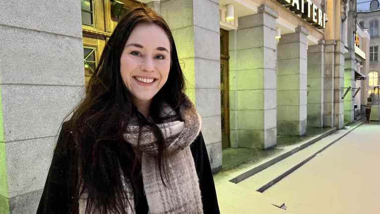 Mies tuli ruokajonoon aamutossuissa, vieressä oleva lahjoitti hänelle ...