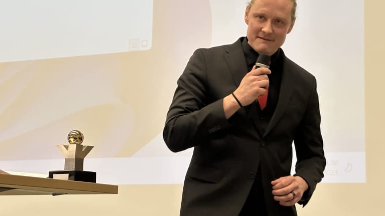 Hämeen yrittäjien vientipalkinto myönnetty aurinkopaneelien ...