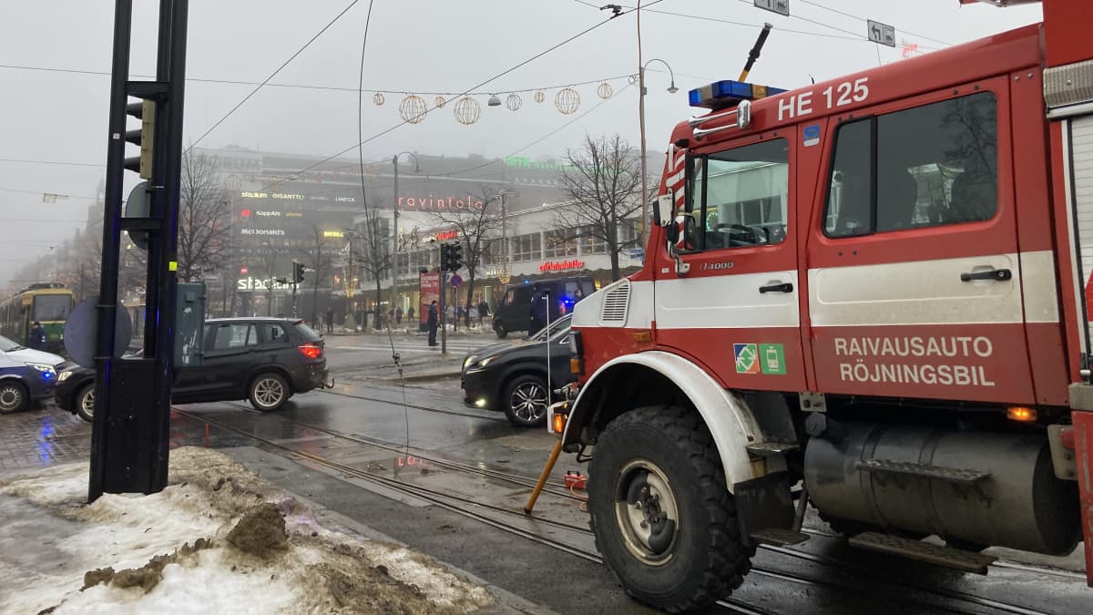 Fallen cable wire causes traffic congestion in Helsinki | Yle News | Yle