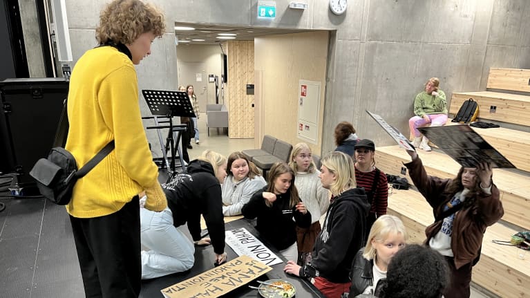 Opiskelijat valtasivat taidelukio Lumitin maanantaina | Pohjois-Savo | Yle