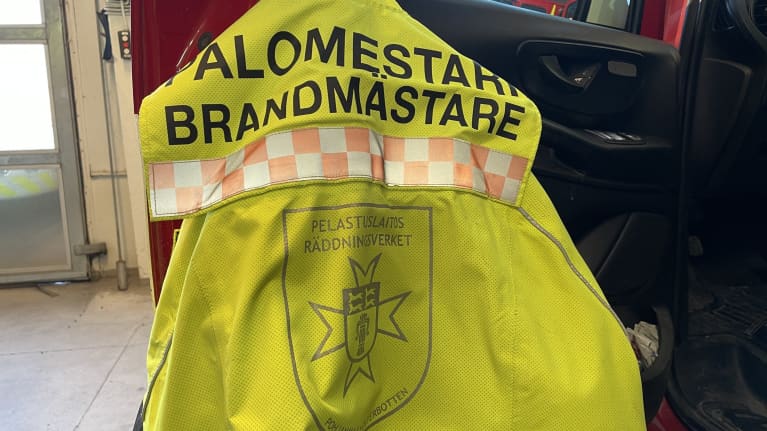 Kuorma-auton jarrut ylikuumenivat Vaskiluodon sillalla Vaasassa ...