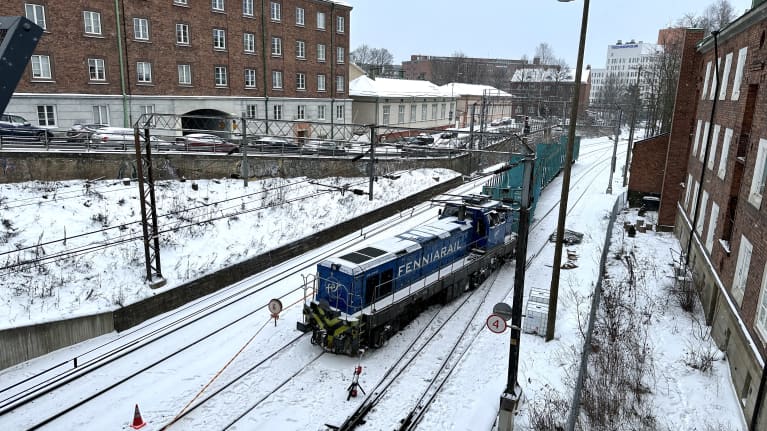 Veturi saatu nostettua takaisin kiskoille Tampereella – radan ...