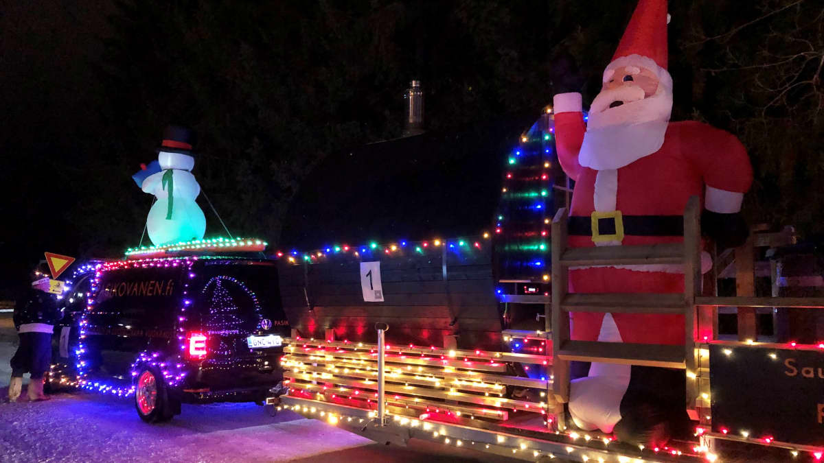 Pikkukunta tempaisi kunnolla joulun kunniaksi – traktorit ja ...