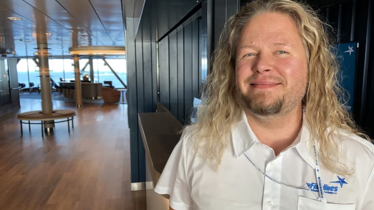 Hyppäsimme uuteen rahtilaivaan, joka halajaa matkustajia perinteisiltä ...