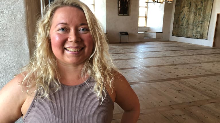 Turun linnan Kuninkaansali täyttyi joogaajista – riskit ...