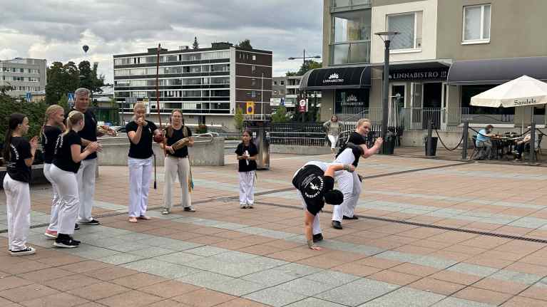 Taiteiden yö tarjosi monipuolisen kattauksen taiteeseen Hämeenlinnassa ...