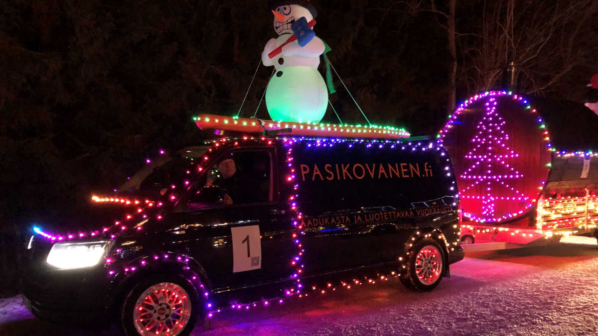 Pikkukunta tempaisi kunnolla joulun kunniaksi – traktorit ja ...