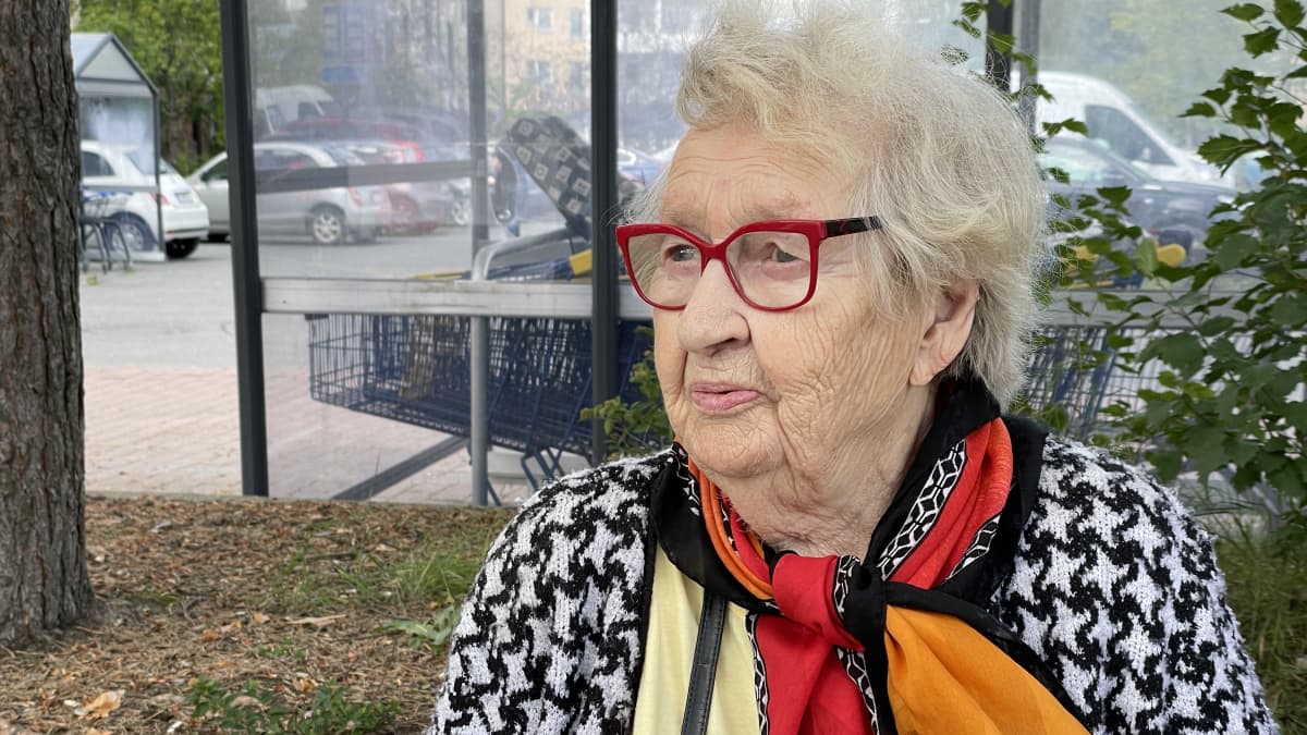 Terveysasema, alusvaateliike ja Alko – lähiöasukkaat toivovat uusia palveluja, mutta ...