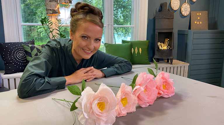 Pyssla pioner av kräppapper – blommor som står sig länge | Hobby och ...