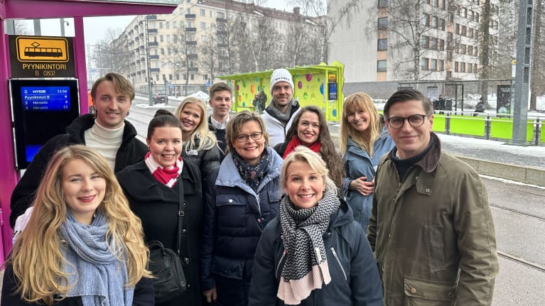 Tampereen vaalitentti liikkuvan ratikan sisältä toi esiin puolueiden ...