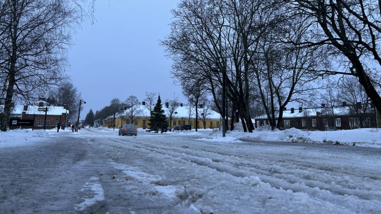 Liukastumisen vaara piilee lyhyissä matkoissa, joissa varovaisuutta ei ...