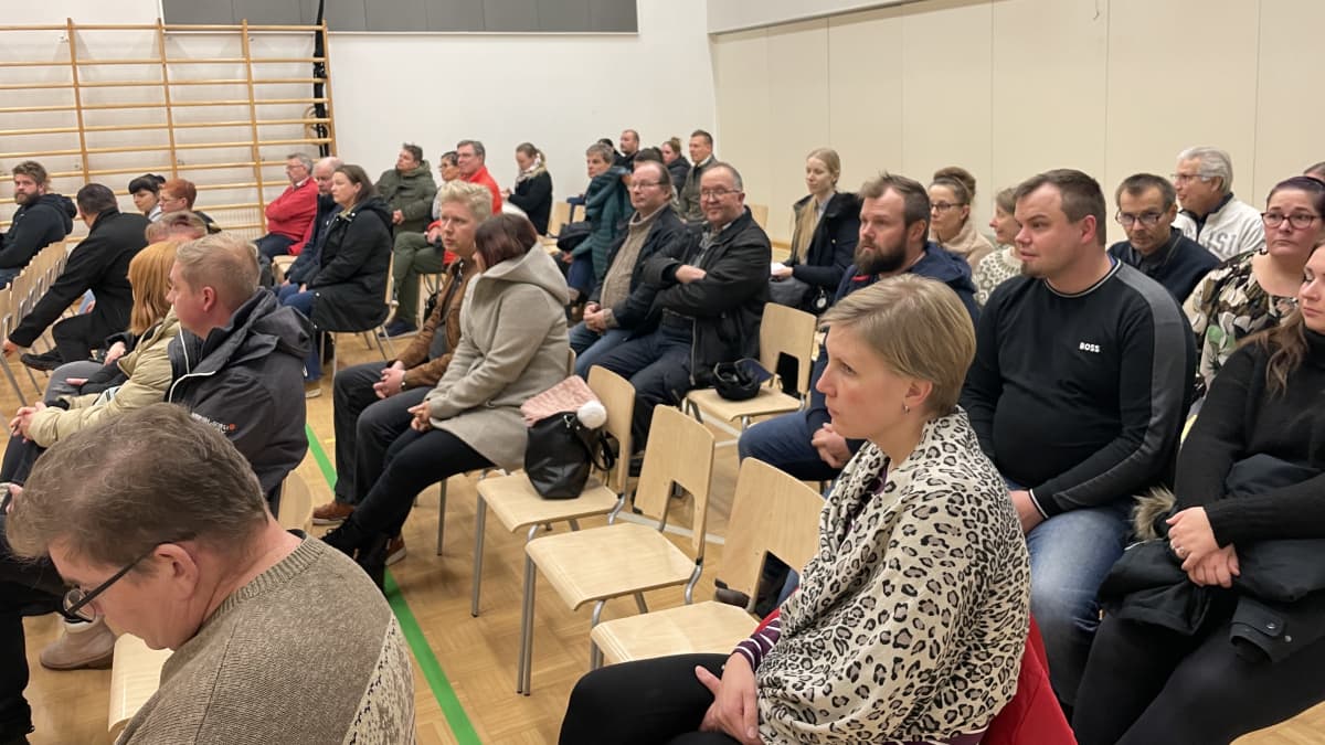 Huolestuneet vanhemmat kritisoivat Kuopion Vehmersalmen yläkoulun ...