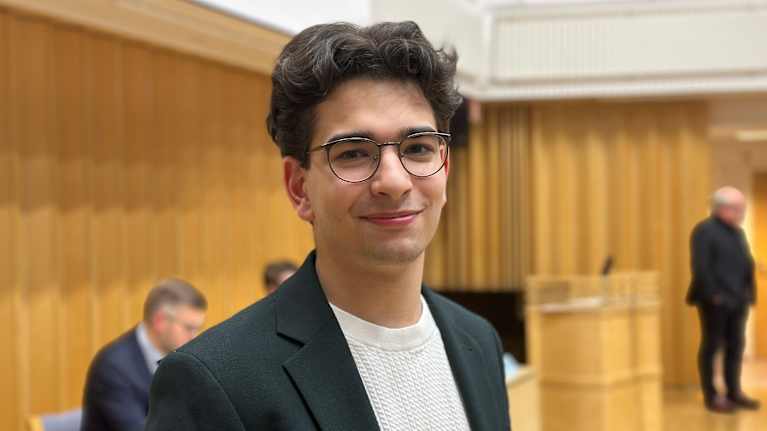 Yle seurasi jännittävää kokousta: Vihdin valtuusto hyväksyi länsiradan ...