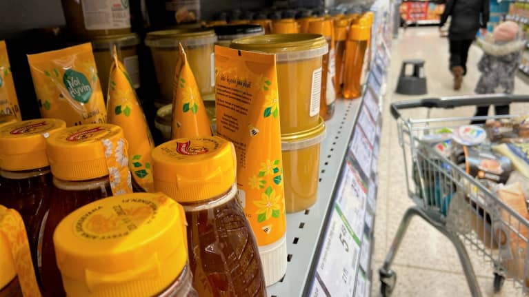 Suomalaiskauppojen hyllyillä runsaasti väärennetyksi epäiltyä hunajaa ...