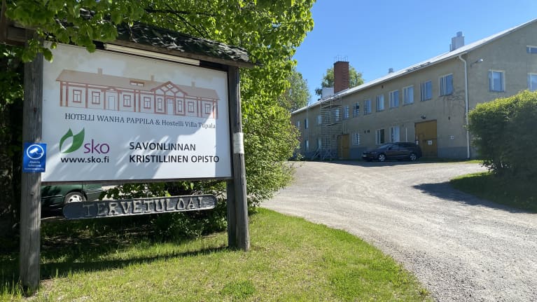 Savonlinnan opiston entistä rehtoria syytetään seksuaalisesta ...