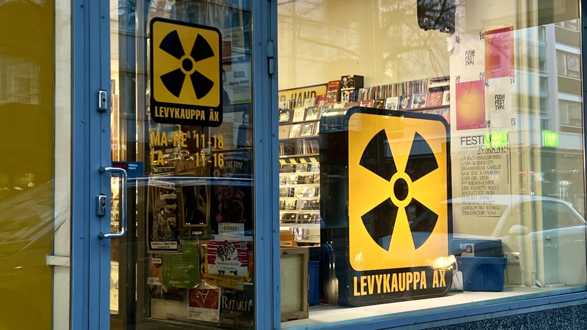 Pettyneet ihmiset haalivat jälleen DVD-leffoja hyllyihinsä – levykauppa ...