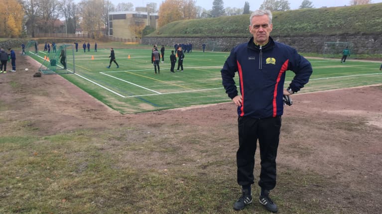 Haminan varuskunta sai uuden hiekkatekonurmen – soveltuu koripalloon ...