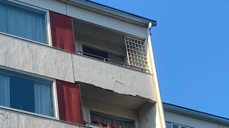 Debris falls from Tampere apartment balcony | Yle News | Yle