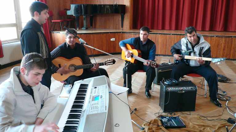 Därför är det fel att kalla romer zigenare | Kunskap | Svenska Yle