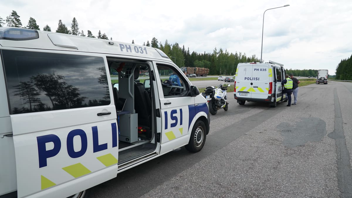 Poliisin karhuryhmä harjoittelee Pirkanmaalla | Pirkanmaa | Yle