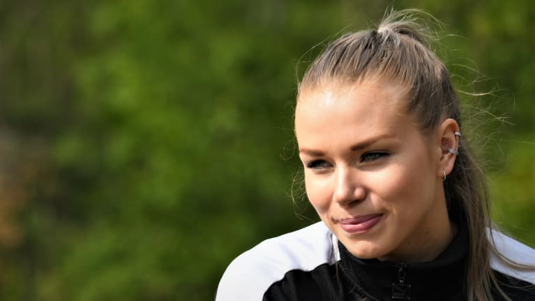 Itkien kotiin joka treenistä – seiväshyppääjä Elina Lampela paini neljä ...