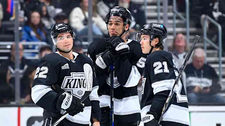 ”NHL on rikkomassa jääkiekon” – sikailu kaukalossa yltyy, Toronto ...