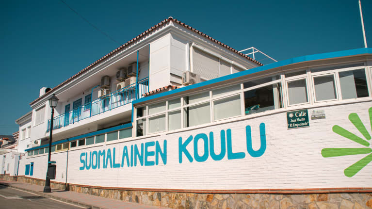 Suomalaisperheet muuttavat Espanjaan, mutta jättävät lasten osoitteen ...
