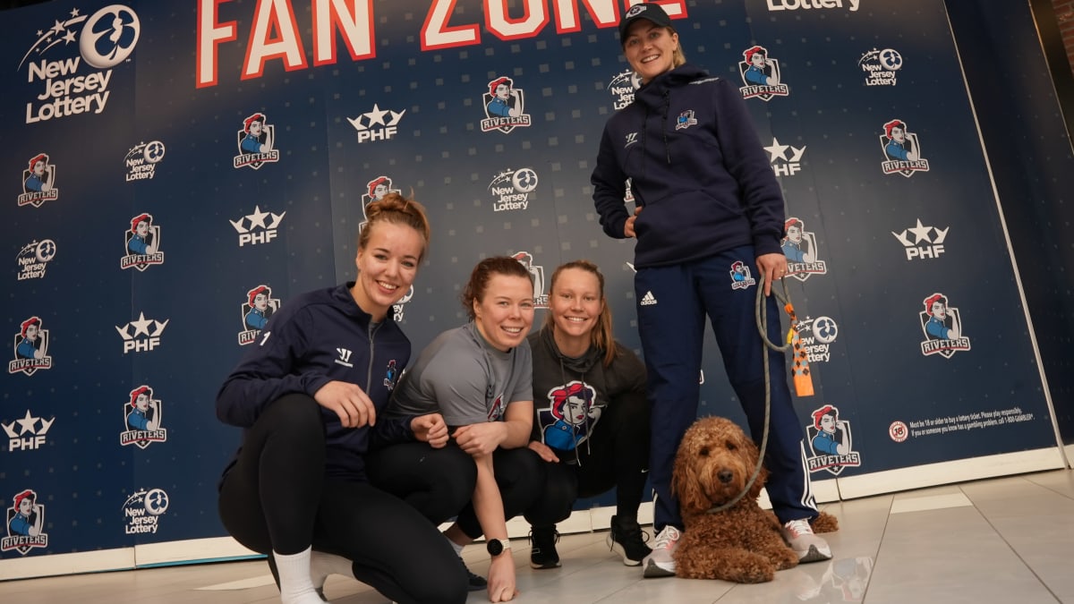 “Haluaisin valmentaa NHL:ssä” – Venla Hovi, 35, luo suomalaisittain ...