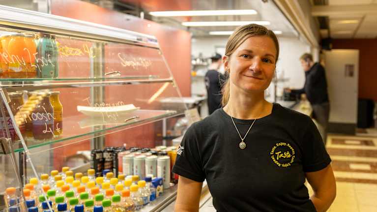 Tuffa tider för catering­branschen då stora julfester med ”tjohej ...
