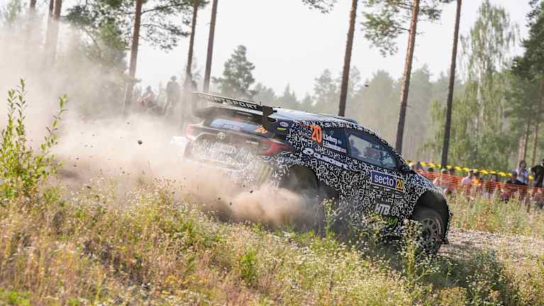 Raju avautuminen kauheudesta Suomessa – rallisensaatio Oliver Solberg ...