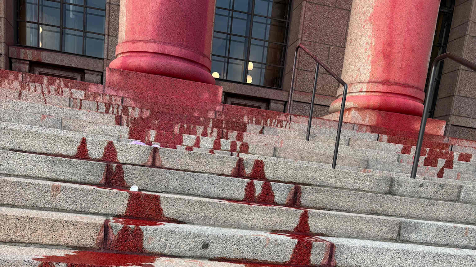 eduskuntatalo töhritty