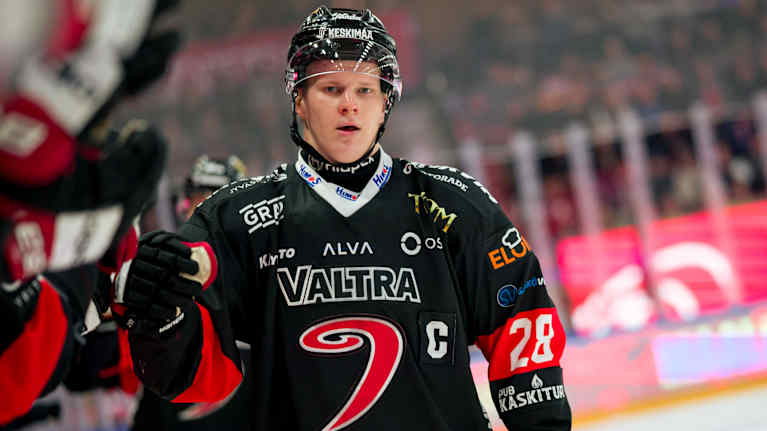 JYP nöyryytti HIFK:ta ja nousi liigakärkeen – Jori Lehterä jätti ottelun kesken | Urheilua ...