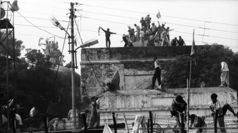 Hindunationalistit järjestivät historiallisen voimannäytteen: Kiistelty ...