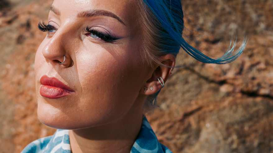 Ilkeät kommentit veivät laulaja Tuulin synkkyyteen: “Vajosin ...