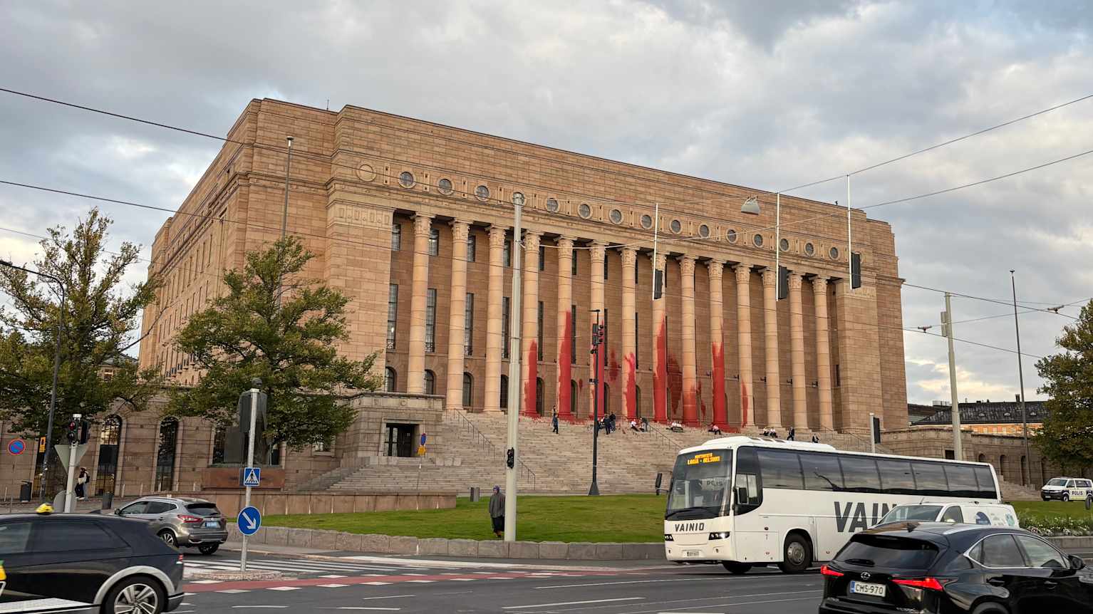 eduskuntatalo töhritty