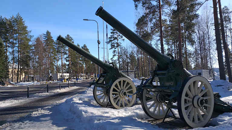 Alokkaat astuivat palvelukseen ja opettelevat olemaan ilman puhelinta ...