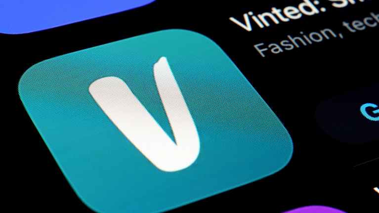 Vinted ajautui vaikeuksiin Ranskassa – aikuisviihde soluttautui alustalle | Uutisia lyhyesti | Yle