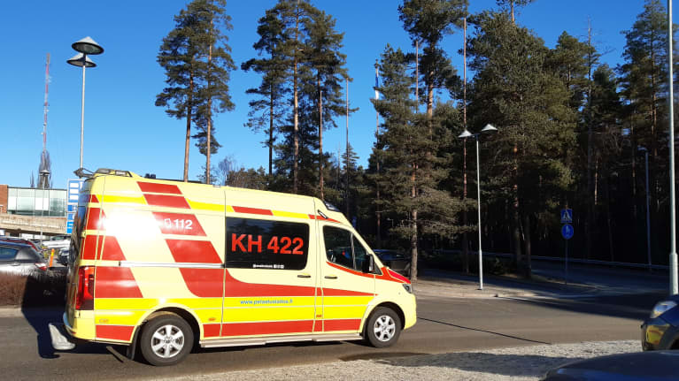 Henkilöauto ja rekka-auto törmäsivät Riihimäellä – yksi loukkaantui ...